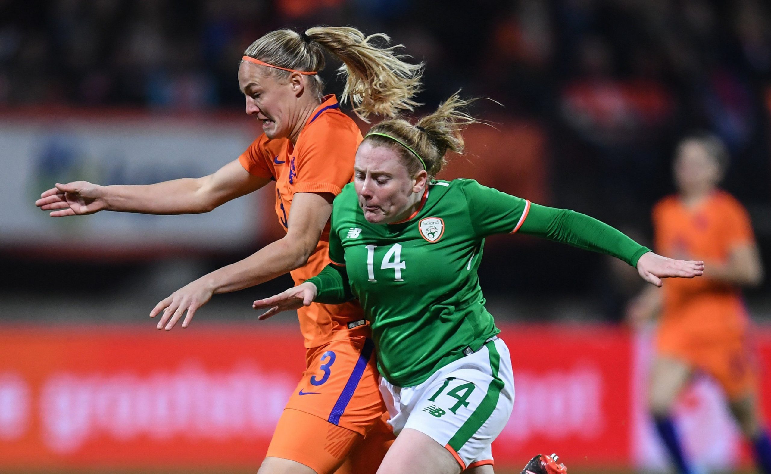 Amber Barrett sees red on return to women's women's Bundesliga action ...