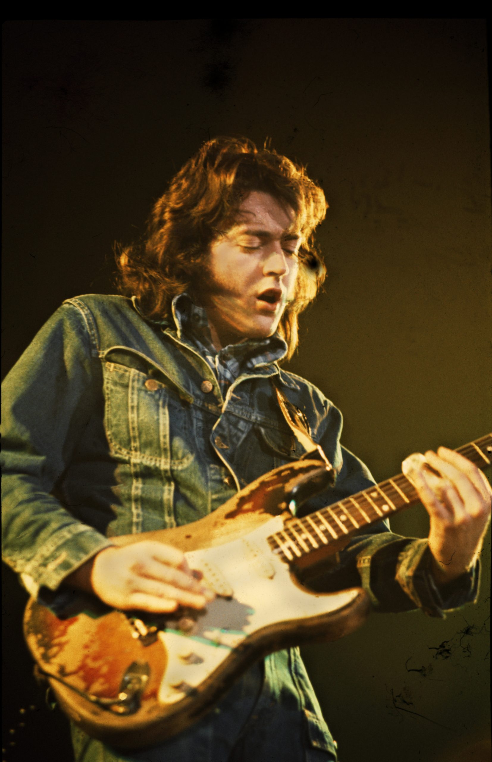 Thousands to honor Rory in town of his birth - Highland Radio - Latest ...