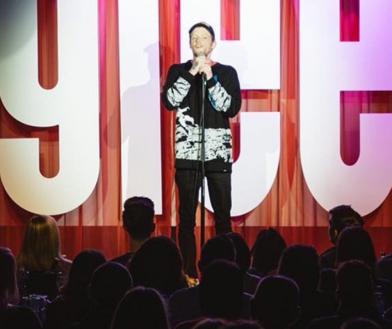 Comedian goes ahead with show with only one audience member - Highland ...