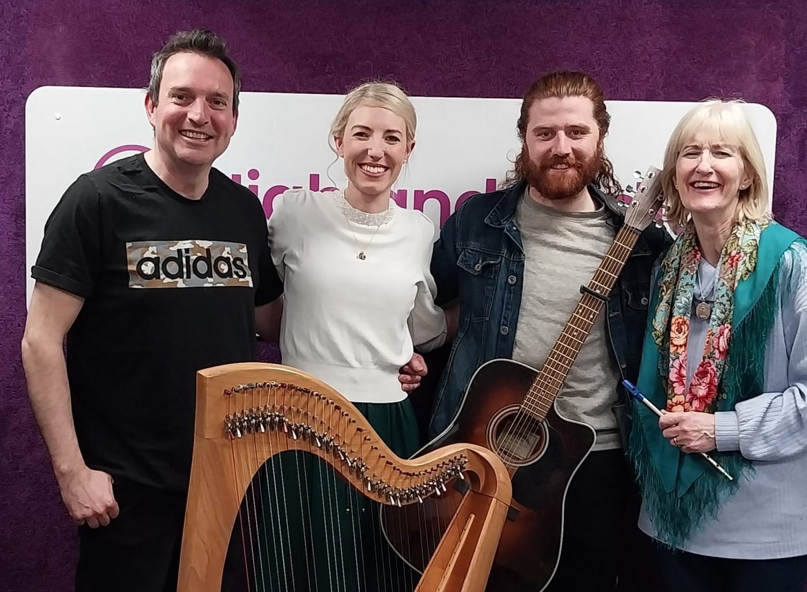 Ruaille Buaille 12ú Aibreán le ceoltóirí Diarmuit Mac Con Uladh/Eithne ...