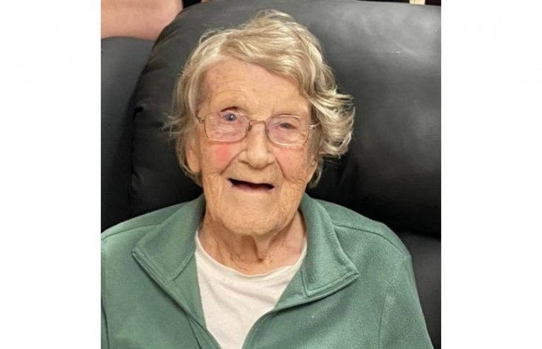 Elizabeth 'Lily' Kerlin, née Crossan, 25 Lower Ballyartan Road, Claudy ...