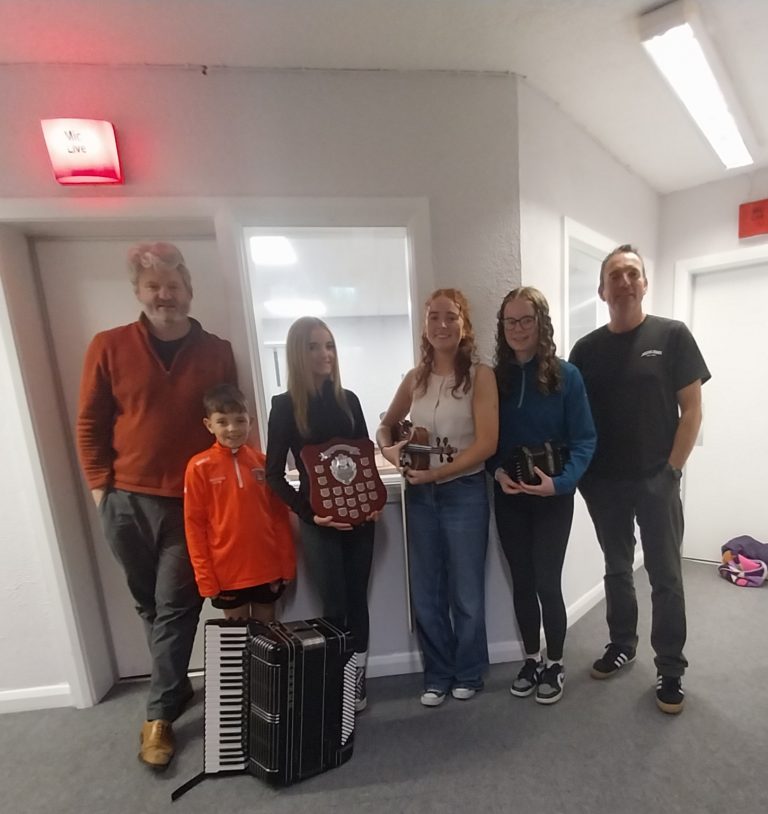 Ruaille Buaille10ú Meán Fómhair le Doimnic/CCÉ Fintona Ciara & Maedbh ...